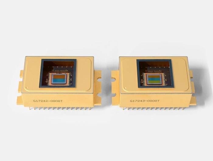 High Dynamic Range 2D InGaAs Area Image Sensors for Near Infrared ...